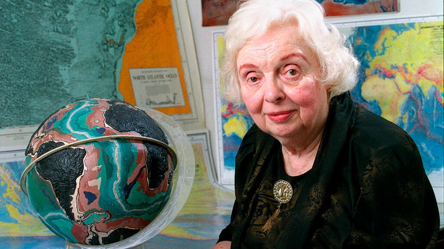 Marie Tharp, la femme qui a révélé les fonds marins au monde entier ...